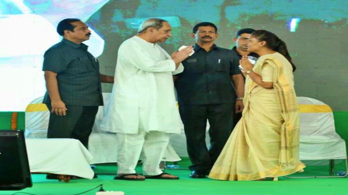 ଭୁବନେଶ୍ୱରରେ ପହଞ୍ଚିଲେ ଦୀପାଳି ଦାସ, ମୁଖ୍ୟମନ୍ତ୍ରୀଙ୍କୁ ଭେଟିବେ | Deepali Das ...