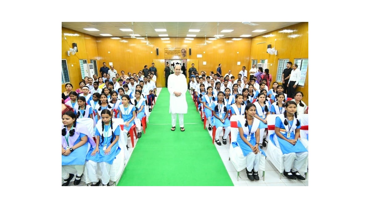 ଦ୍ରୁଷ୍ଟି ବାଧିତ ଓ ଶ୍ରବଣ ବାଧିତଙ୍କ ନିମନ୍ତେ ସ୍ଵତନ୍ତ୍ର ସ୍କୁଲ ଲୋକାର୍ପଣ କଲେ ...